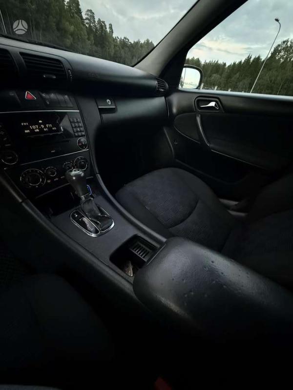 Мерседес Ц 220 2007 в Акмяне на AUTOMOTO.COM.LV Черный Мерседес Ц 220 2007 в Акмяне, объемом двигателя 2.15 л и пробегом 439 тыс. км за 1800 €, фото 11 на AUTOMOTO.COM.LV