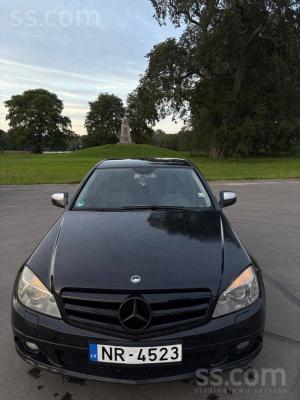 Melns Mercedes-Benz c-220 2007 Daugavpils, ar dzinēja tilpumu 2.20 L un nobraukumu 300 tūkst. km par 3499 €, foto  vietnē AUTOMOTO.COM.LV