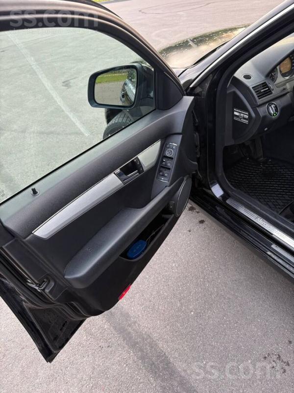 Mercedes-Benz c-220 2007 Daugavpils vietnē Melns Mercedes-Benz c-220 2007 Daugavpils, ar dzinēja tilpumu 2.20 L un nobraukumu 300 tūkst. km par 3499 €, foto 8 vietnē AUTOMOTO.COM.LV