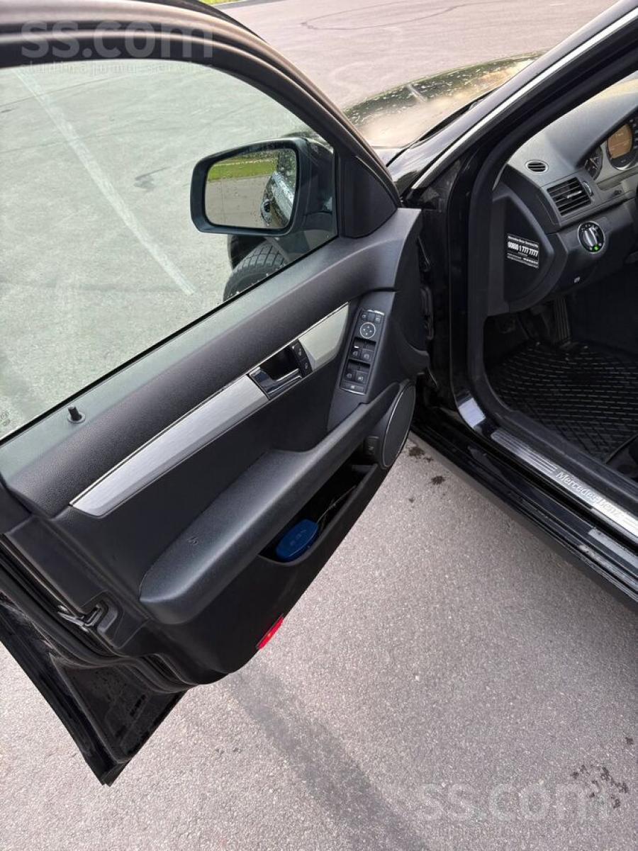 Melns Mercedes-Benz c-220 2007 Daugavpils, ar dzinēja tilpumu 2.20 L un nobraukumu 300 tūkst. km par 3499 €, foto 8 vietnē AUTOMOTO.COM.LV