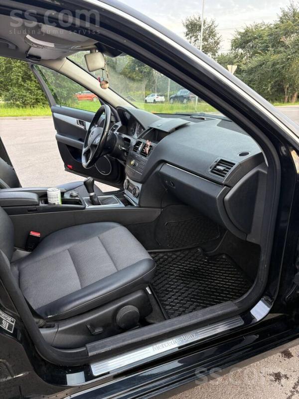 Mercedes-Benz c-220 2007 Daugavpils vietnē Melns Mercedes-Benz c-220 2007 Daugavpils, ar dzinēja tilpumu 2.20 L un nobraukumu 300 tūkst. km par 3499 €, foto 9 vietnē AUTOMOTO.COM.LV