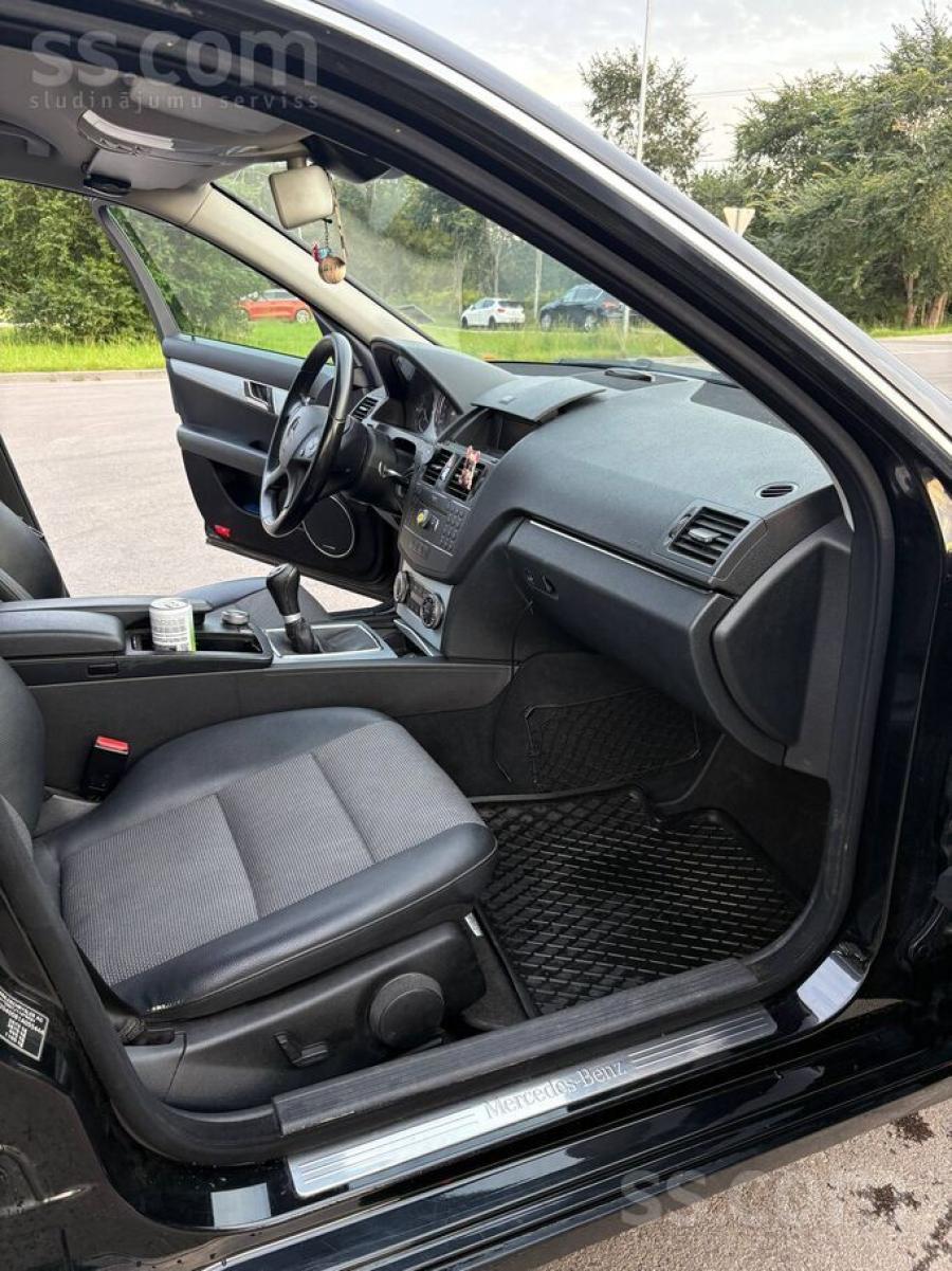Melns Mercedes-Benz c-220 2007 Daugavpils, ar dzinēja tilpumu 2.20 L un nobraukumu 300 tūkst. km par 3499 €, foto 9 vietnē AUTOMOTO.COM.LV