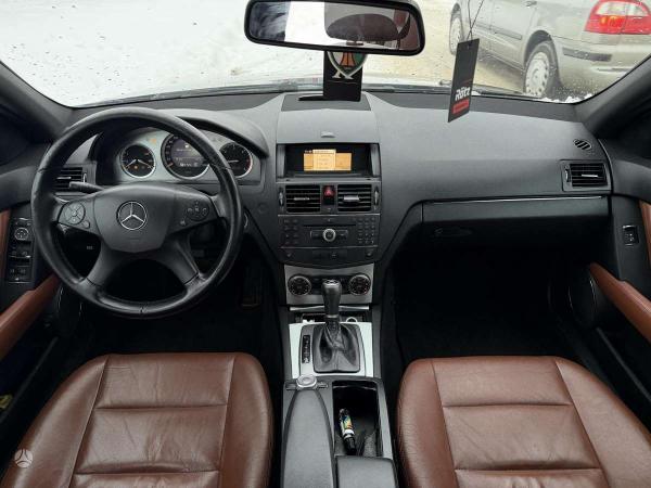 Black Mercedes-Benz c-220 2008 in Kaunas, with an engine capacity of 2.15 L and mileage of 356 thousand km for 4750 €, photo 6 on AUTOMOTO.COM.LV