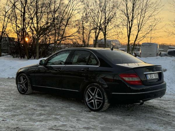 Black Mercedes-Benz c-220 2008 in Kaunas, with an engine capacity of 2.15 L and mileage of 226 thousand km for 4800 €, photo 2 on AUTOMOTO.COM.LV