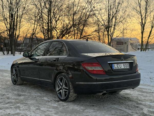 Black Mercedes-Benz c-220 2008 in Kaunas, with an engine capacity of 2.15 L and mileage of 226 thousand km for 4800 €, photo 3 on AUTOMOTO.COM.LV