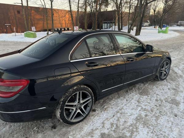 Black Mercedes-Benz c-220 2008 in Kaunas, with an engine capacity of 2.15 L and mileage of 226 thousand km for 4800 €, photo 6 on AUTOMOTO.COM.LV
