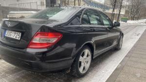 Melns Mercedes-Benz c-220 2008 Viļņa, ar dzinēja tilpumu 2.15 L un nobraukumu 300 tūkst. km par 3700 €, foto 11 vietnē AUTOMOTO.COM.LV