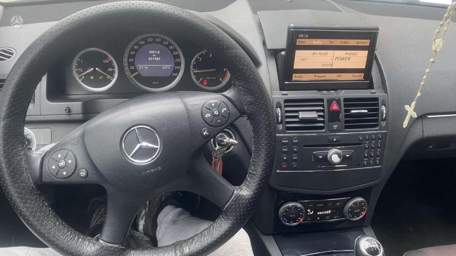 Melns Mercedes-Benz c-220 2008 Viļņa, ar dzinēja tilpumu 2.15 L un nobraukumu 300 tūkst. km par 3700 €, foto 23 vietnē AUTOMOTO.COM.LV