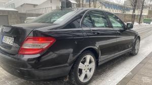 Black Mercedes-Benz c-220 2008 in Vilnius, with an engine capacity of 2.10 L and mileage of 300 thousand km for 3500 €, photo 10 on AUTOMOTO.COM.LV