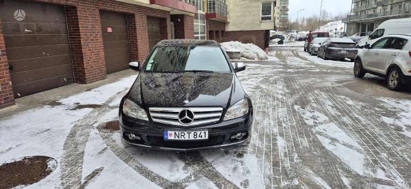 Black Mercedes-Benz c-220 2008 in Vilnius, with an engine capacity of 2.15 L and mileage of 167 thousand km for 5200 €, photo 8 on AUTOMOTO.COM.LV