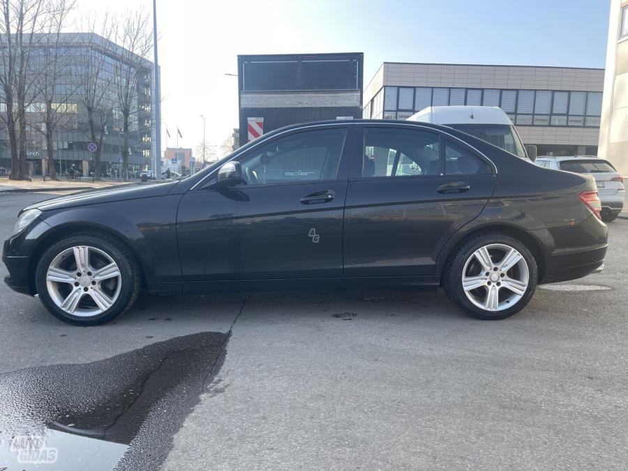Black Mercedes-Benz c-220 2008 in Vilnius, with an engine capacity of 2.10 L and mileage of 300 thousand km for 2850 €, photo 2 on AUTOMOTO.COM.LV