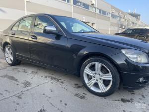 Black Mercedes-Benz c-220 2008 in Vilnius, with an engine capacity of 2.10 L and mileage of 300 thousand km for 2850 €, photo 7 on AUTOMOTO.COM.LV