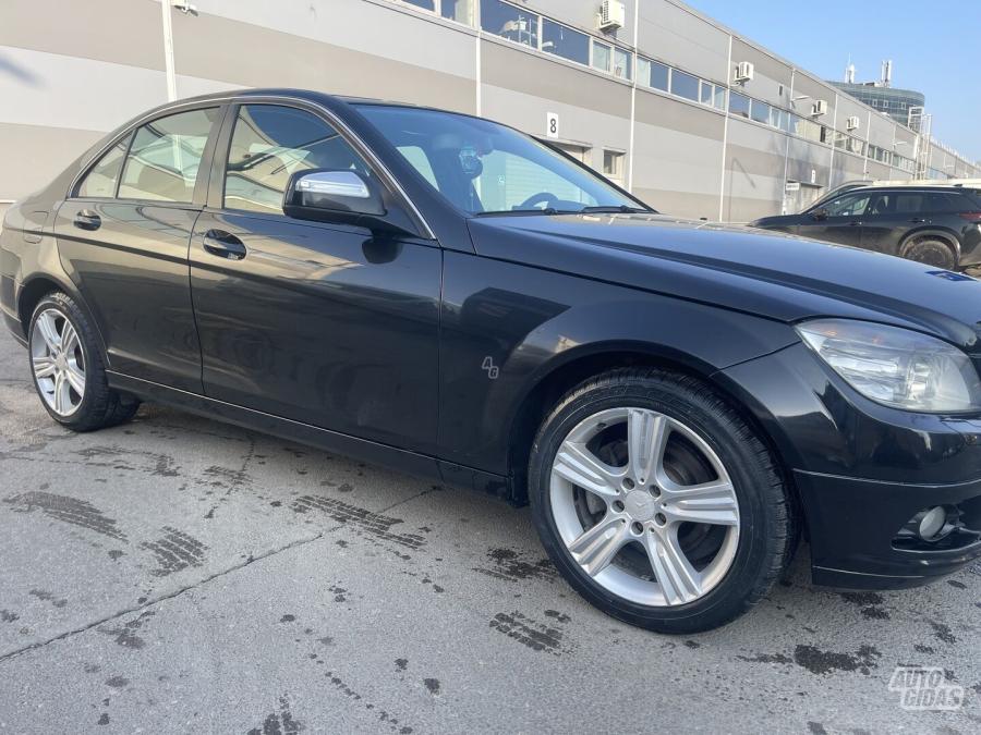Black Mercedes-Benz c-220 2008 in Vilnius, with an engine capacity of 2.10 L and mileage of 300 thousand km for 2850 €, photo 7 on AUTOMOTO.COM.LV