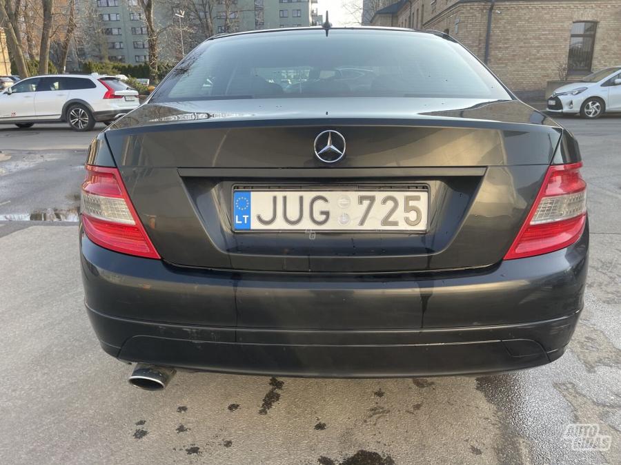 Black Mercedes-Benz c-220 2008 in Vilnius, with an engine capacity of 2.10 L and mileage of 300 thousand km for 2850 €, photo 12 on AUTOMOTO.COM.LV