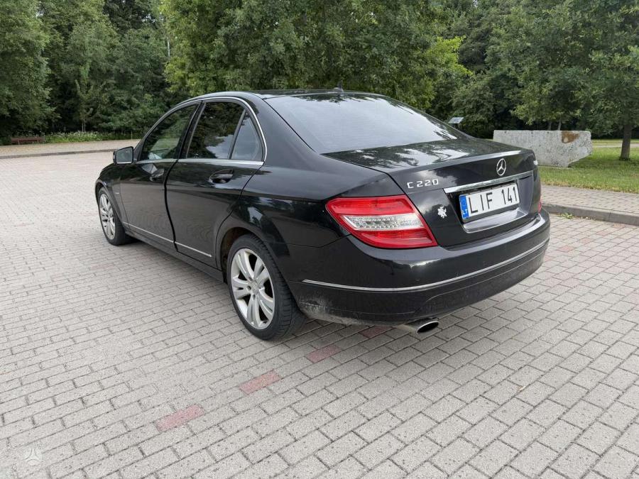Black Mercedes-Benz c-220 2008 in Taurage, with an engine capacity of 2.15 L and mileage of 285 thousand km for 3600 €, photo 3 on AUTOMOTO.COM.LV