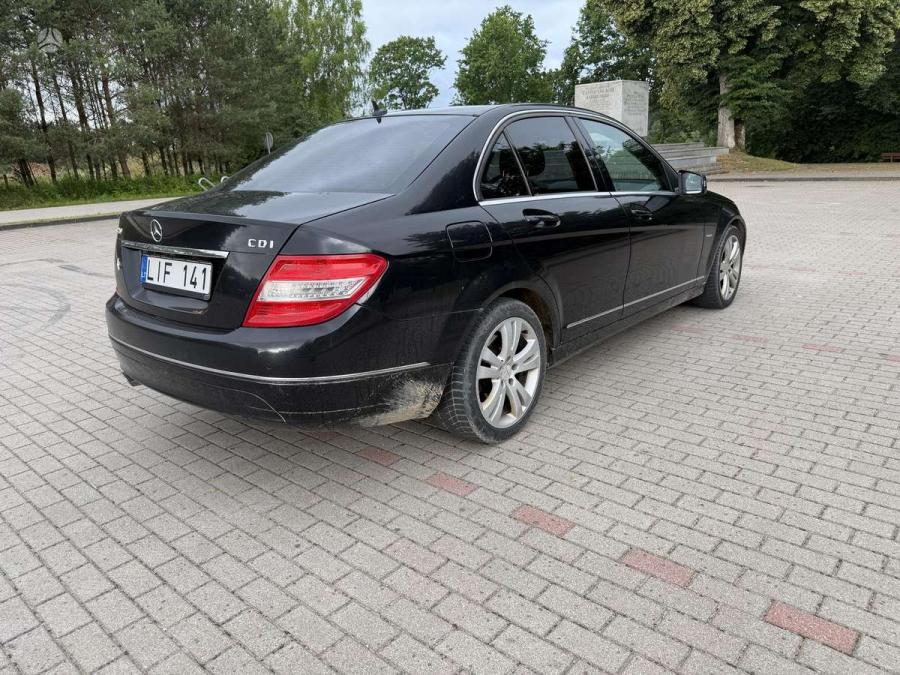 Black Mercedes-Benz c-220 2008 in Taurage, with an engine capacity of 2.15 L and mileage of 285 thousand km for 3600 €, photo 4 on AUTOMOTO.COM.LV
