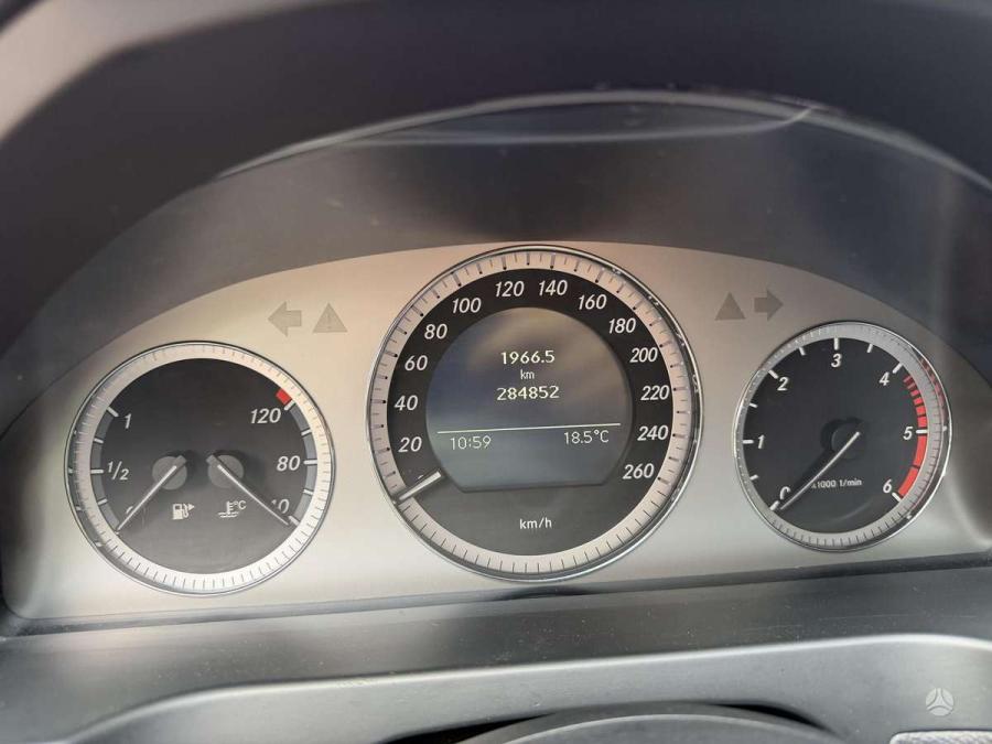 Black Mercedes-Benz c-220 2008 in Taurage, with an engine capacity of 2.15 L and mileage of 285 thousand km for 3600 €, photo 6 on AUTOMOTO.COM.LV