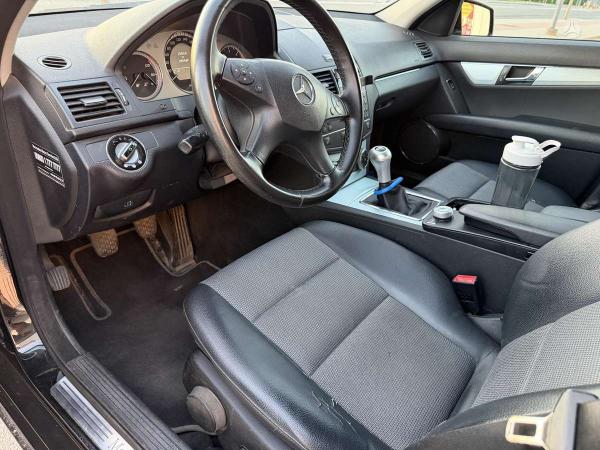 Melns Mercedes-Benz c-220 2008 Tauragė, ar dzinēja tilpumu 2.15 L un nobraukumu 285 tūkst. km par 3600 €, foto 6 vietnē AUTOMOTO.COM.LV