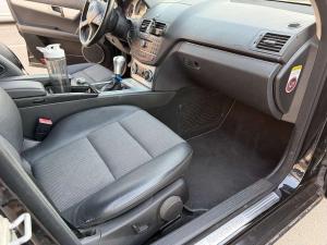 Black Mercedes-Benz c-220 2008 in Taurage, with an engine capacity of 2.15 L and mileage of 285 thousand km for 3600 €, photo 8 on AUTOMOTO.COM.LV