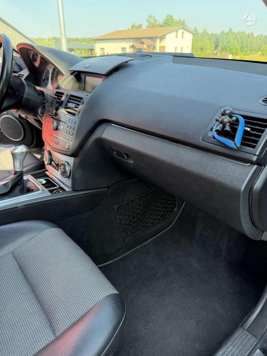 Black Mercedes-Benz c-220 2008 in Taurage, with an engine capacity of 2.15 L and mileage of 285 thousand km for 3600 €, photo 11 on AUTOMOTO.COM.LV