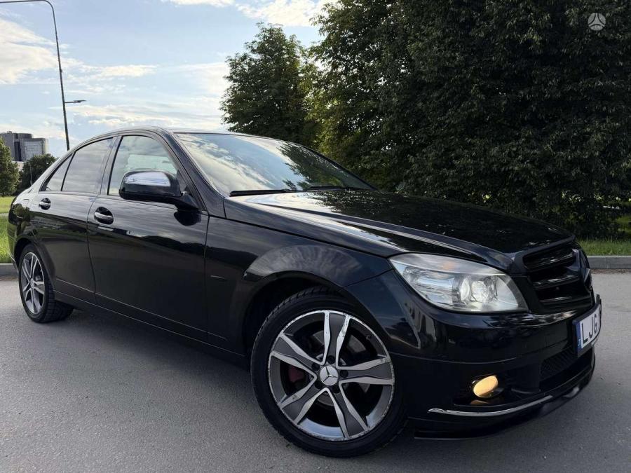 Black Mercedes-Benz c-220 2008 in Kaunas, with an engine capacity of 2.15 L and mileage of 393 thousand km for 5000 €, photo 3 on AUTOMOTO.COM.LV