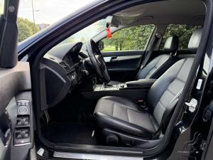 Black Mercedes-Benz c-220 2008 in Kaunas, with an engine capacity of 2.15 L and mileage of 393 thousand km for 5000 €, photo 11 on AUTOMOTO.COM.LV