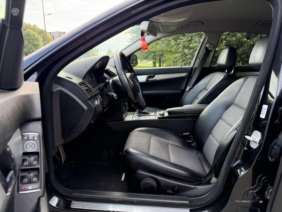 Black Mercedes-Benz c-220 2008 in Kaunas, with an engine capacity of 2.15 L and mileage of 393 thousand km for 5000 €, photo 11 on AUTOMOTO.COM.LV