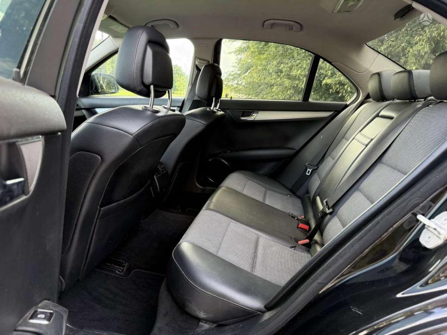 Black Mercedes-Benz c-220 2008 in Kaunas, with an engine capacity of 2.15 L and mileage of 393 thousand km for 5000 €, photo 13 on AUTOMOTO.COM.LV