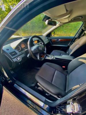 Black Mercedes-Benz c-220 2008 in Riga, with an engine capacity of 2.20 L and mileage of 328 thousand km for 4850 €, photo 10 on AUTOMOTO.COM.LV