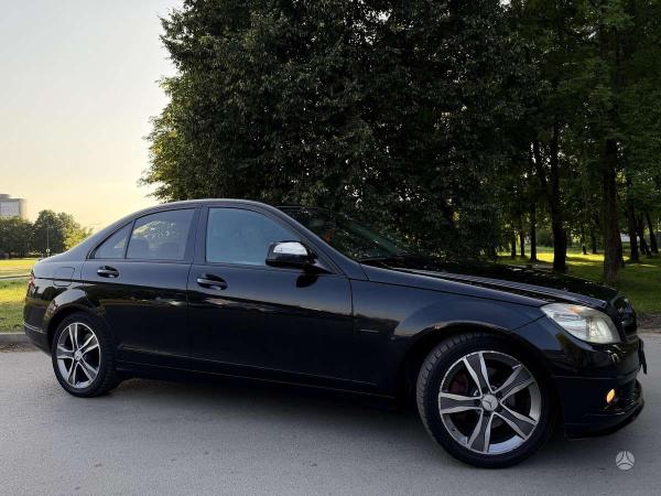 Melns Mercedes-Benz c-220 2008 Kauņa, ar dzinēja tilpumu 2.15 L un nobraukumu 396 tūkst. km par 4950 €, foto 2 vietnē AUTOMOTO.COM.LV