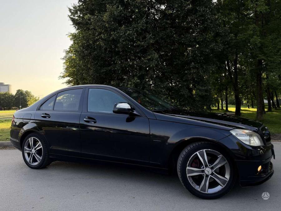 Melns Mercedes-Benz c-220 2008 Kauņa, ar dzinēja tilpumu 2.15 L un nobraukumu 396 tūkst. km par 4950 €, foto 3 vietnē AUTOMOTO.COM.LV