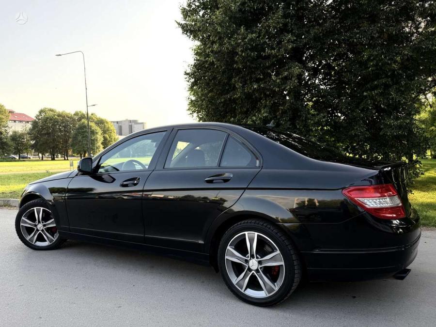 Melns Mercedes-Benz c-220 2008 Kauņa, ar dzinēja tilpumu 2.15 L un nobraukumu 396 tūkst. km par 4950 €, foto 4 vietnē AUTOMOTO.COM.LV