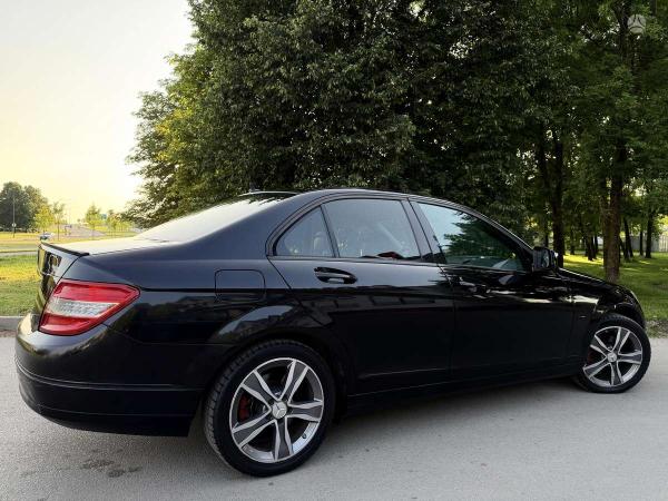 Melns Mercedes-Benz c-220 2008 Kauņa, ar dzinēja tilpumu 2.15 L un nobraukumu 396 tūkst. km par 4950 €, foto 4 vietnē AUTOMOTO.COM.LV
