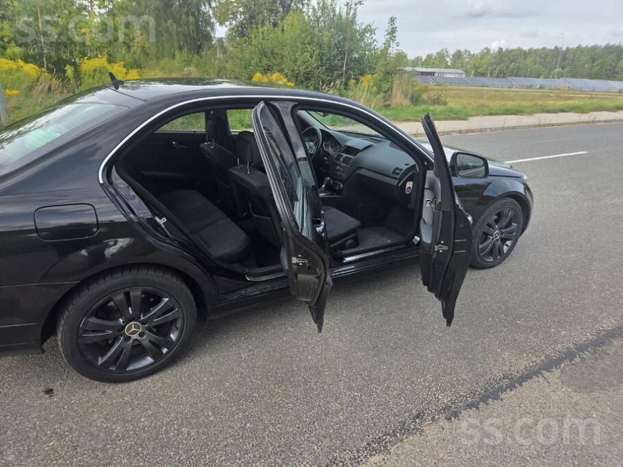 Melns Mercedes-Benz c-220 2008 Daugavpils, ar dzinēja tilpumu 2.10 L un nobraukumu 0 tūkst. km par 4450 €, foto 4 vietnē AUTOMOTO.COM.LV