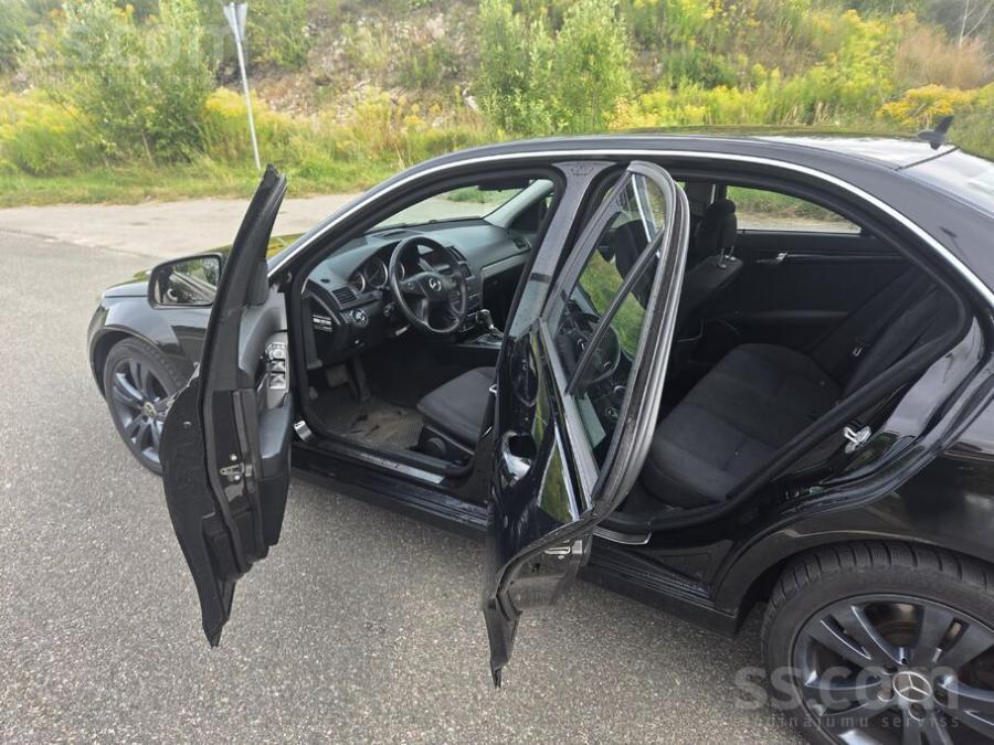Melns Mercedes-Benz c-220 2008 Daugavpils, ar dzinēja tilpumu 2.10 L un nobraukumu 0 tūkst. km par 4450 €, foto 7 vietnē AUTOMOTO.COM.LV