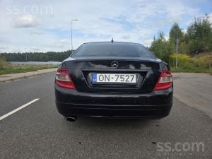 Melns Mercedes-Benz c-220 2008 Daugavpils, ar dzinēja tilpumu 2.10 L un nobraukumu 0 tūkst. km par 4450 €, foto 12 vietnē AUTOMOTO.COM.LV
