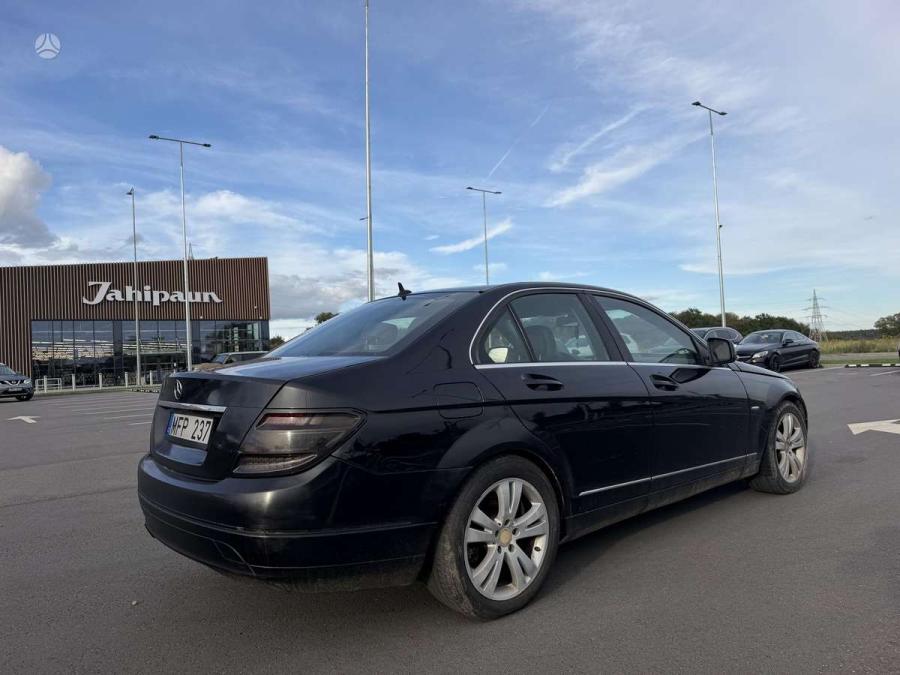 Melns Mercedes-Benz c-220 2008 Kauņa, ar dzinēja tilpumu 2.15 L un nobraukumu 415 tūkst. km par 1250 €, foto 4 vietnē AUTOMOTO.COM.LV