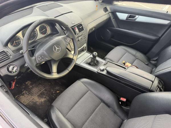 Melns Mercedes-Benz c-220 2008 Kauņa, ar dzinēja tilpumu 2.15 L un nobraukumu 415 tūkst. km par 1250 €, foto 6 vietnē AUTOMOTO.COM.LV