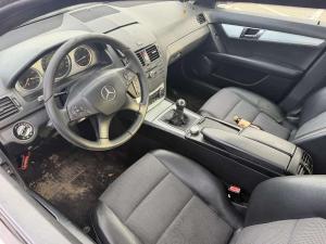Melns Mercedes-Benz c-220 2008 Kauņa, ar dzinēja tilpumu 2.15 L un nobraukumu 415 tūkst. km par 1250 €, foto 6 vietnē AUTOMOTO.COM.LV