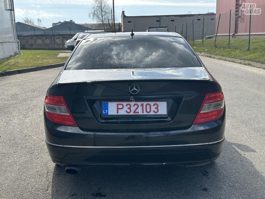 Melns Mercedes-Benz c-220 2009 Klaipėda, ar dzinēja tilpumu 2.20 L un nobraukumu 378 tūkst. km par 3999 €, foto 8 vietnē AUTOMOTO.COM.LV