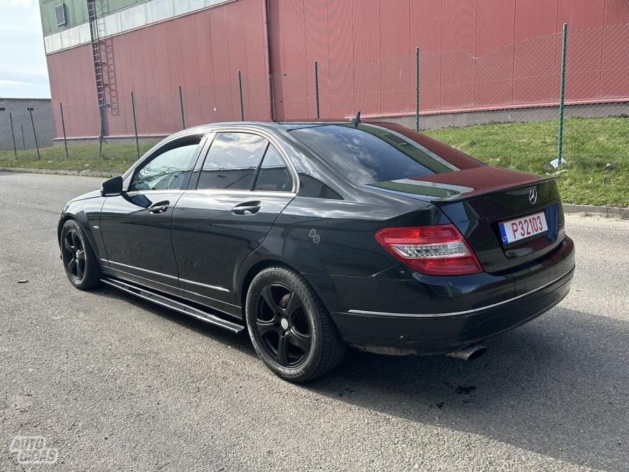 Melns Mercedes-Benz c-220 2009 Klaipėda, ar dzinēja tilpumu 2.20 L un nobraukumu 378 tūkst. km par 3999 €, foto 9 vietnē AUTOMOTO.COM.LV