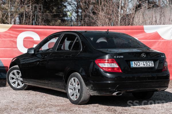 Black Mercedes-Benz c-220 2009 in Riga, with an engine capacity of 2.10 L and mileage of 282 thousand km for 5000 €, photo 4 on AUTOMOTO.COM.LV