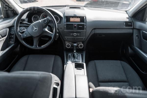 Black Mercedes-Benz c-220 2009 in Riga, with an engine capacity of 2.10 L and mileage of 282 thousand km for 5000 €, photo 5 on AUTOMOTO.COM.LV