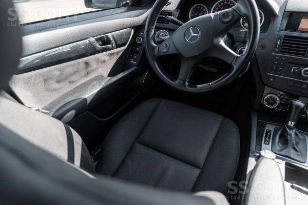Black Mercedes-Benz c-220 2009 in Riga, with an engine capacity of 2.10 L and mileage of 282 thousand km for 5000 €, photo 6 on AUTOMOTO.COM.LV