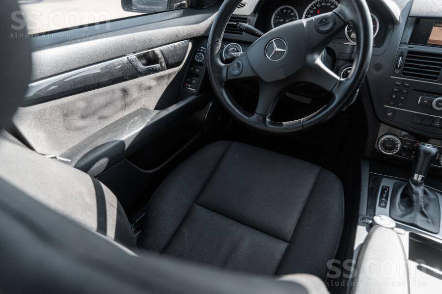 Black Mercedes-Benz c-220 2009 in Riga, with an engine capacity of 2.10 L and mileage of 282 thousand km for 5000 €, photo 7 on AUTOMOTO.COM.LV