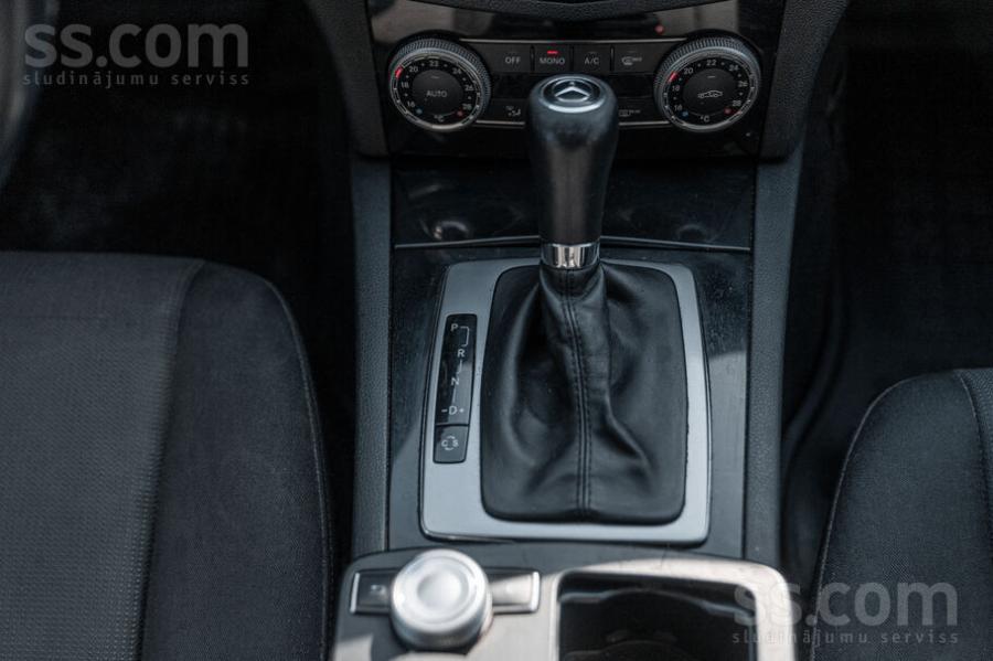 Black Mercedes-Benz c-220 2009 in Riga, with an engine capacity of 2.10 L and mileage of 282 thousand km for 5000 €, photo 11 on AUTOMOTO.COM.LV