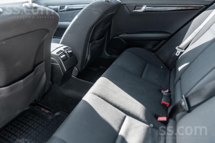Black Mercedes-Benz c-220 2009 in Riga, with an engine capacity of 2.10 L and mileage of 282 thousand km for 5000 €, photo 13 on AUTOMOTO.COM.LV