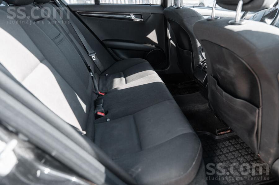Black Mercedes-Benz c-220 2009 in Riga, with an engine capacity of 2.10 L and mileage of 282 thousand km for 5000 €, photo 16 on AUTOMOTO.COM.LV