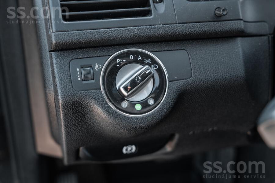 Black Mercedes-Benz c-220 2009 in Riga, with an engine capacity of 2.10 L and mileage of 282 thousand km for 5000 €, photo 19 on AUTOMOTO.COM.LV