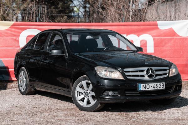 Black Mercedes-Benz c-220 2009 in Riga, with an engine capacity of 2.10 L and mileage of 282 thousand km for 5000 €, photo 2 on AUTOMOTO.COM.LV